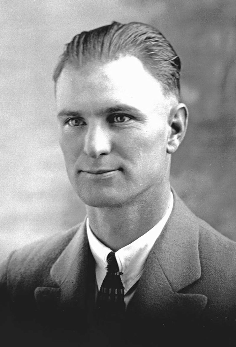 10-16-1927-11135-Gildea-2-W_800w – Photographs, Pistols & Parasols